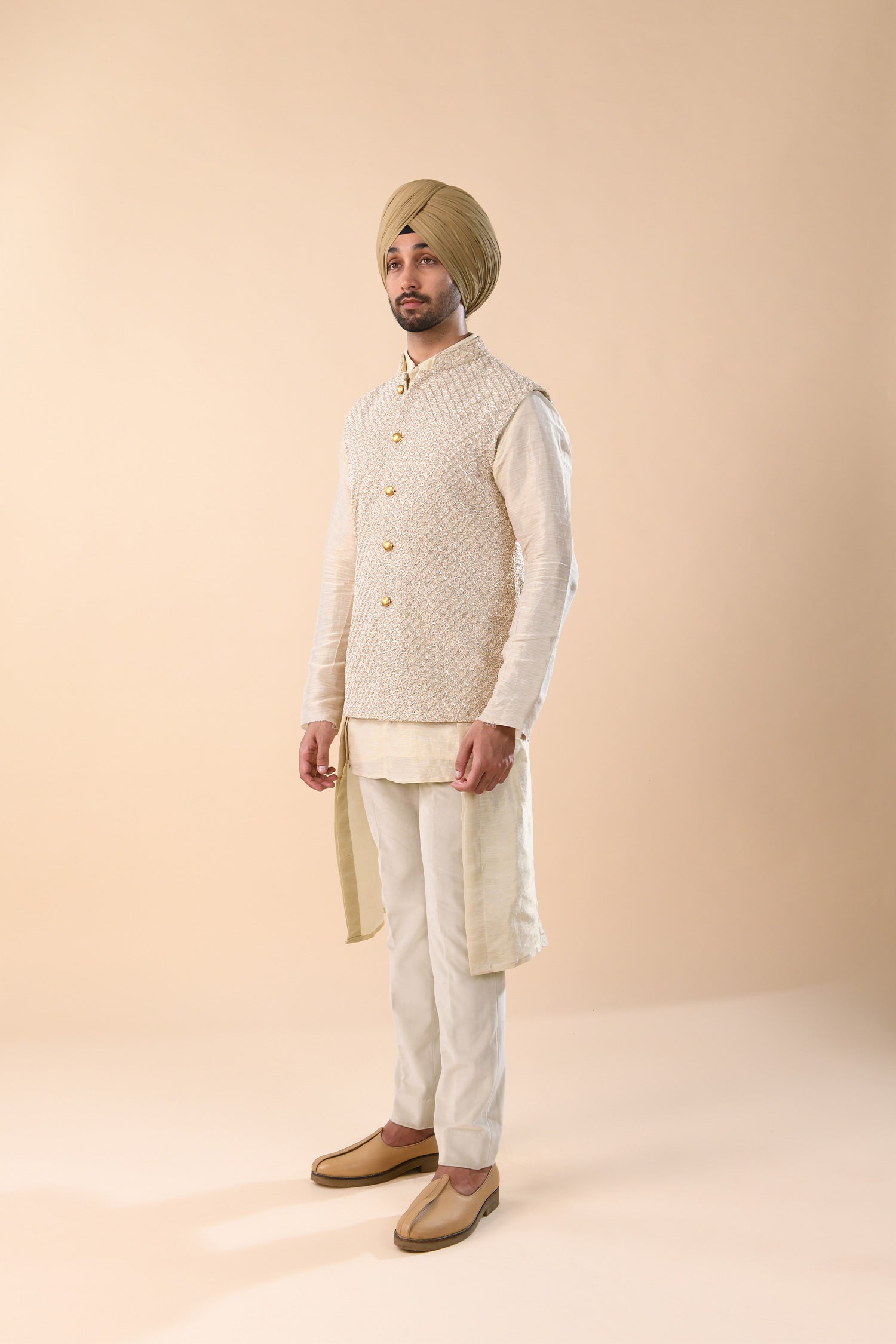 FISH SCALLOP HIGHLIGHTED SLEEVELESS SHORT JACKET – Kunal Rawal