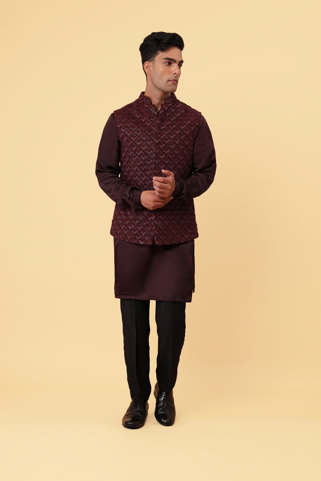 SCALLOP HIGHLIGHTED SHORT SLEEVELESS JACKET – Kunal Rawal